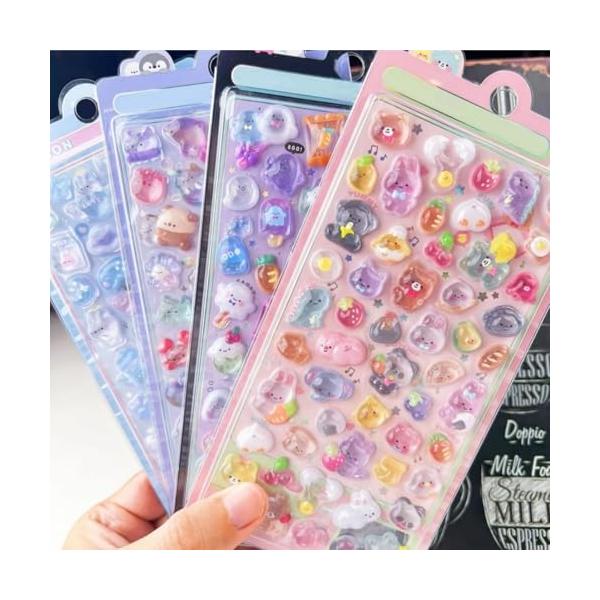 カワイイ1/-/1・【セット内容】かわいい動物やスイーツ、やわらかいデコレーションが施されたかわいいふんわりシール200枚がセットになった4枚セット。・【材質】突起気泡設計のPVCとエポキシ樹脂で作られ、耐久性を維持しながら奥行きと寸法を提...