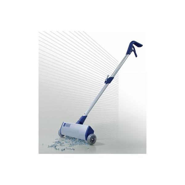 特長 ●広範囲の金属片拾いがスピーディーにできます。●ハンドル伸縮範囲は715&amp;#12316;1015mm（2段階伸縮）です。●最大耐荷重は5kgです。●旋回可能で自由に走行できます。●操作性バツグンの大型レバーを採用しています。 ...