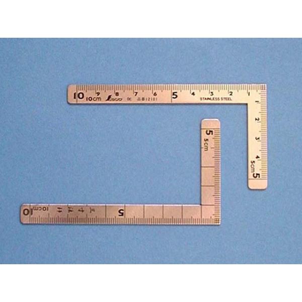 特長 ●小型で使い勝手が良く携帯に便利です。●エッチングで表裏に目盛を刻んでいるため消えにくいです。 仕様 ●直角度:100mmで±0.1mmを超えない●長さの許容値:全長±0.2mm●目盛:cm表示●長辺(mm):105●短辺(mm):5...