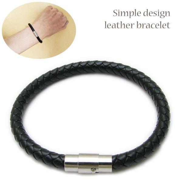 ブラックカラーの編み込み丸革を使用したレザーブレスレットマグネット金具なので着脱は簡単ですシンプルでマルチに使えるアイテムです素材：本革、合金、マグネット有効長さ：約205mm革太さ：約6.5mm重さ：約7g