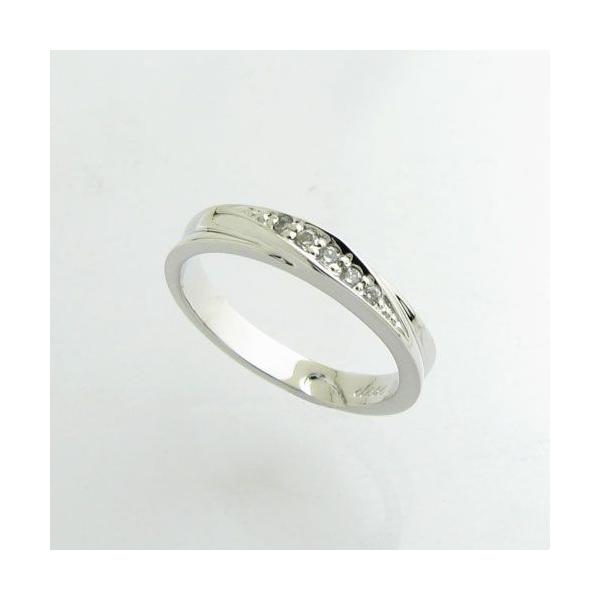 ペアのリングを合わせると内側にハートが完成するラブアイテムそんな甘い演出も内側に施されているので着けていると分からないから恥ずかしがりやのふたりにもおすすめですレディースタイプにはドレープされたデザインにキュービックジルコニアを贅沢に飾りま...