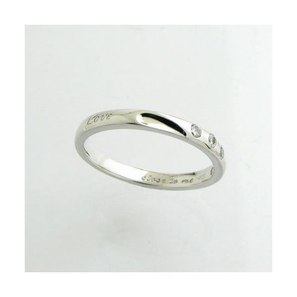 ペアのリングを合わせるとハートが完成するラブアイテム半分のハートの横には「Love：愛」の文字をデザイン3粒のキュービックジルコニアが美しくきらめくますリングの内側にはブルーダイヤモンドをセット2人の愛を見守るように輝きます※こちらはレディ...