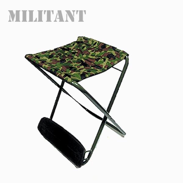 陸上自衛隊訓練仕様。陸上自衛隊迷彩モデル。ＸプラスDayPack (別売り）やフィルダーＤパック（別売り）に装着すればチェアバッグの椅子として使用できます。営内・武器入れの時や射撃訓練時の小休止に最適です。座面は迷彩生地の折りたたみパイプイ...