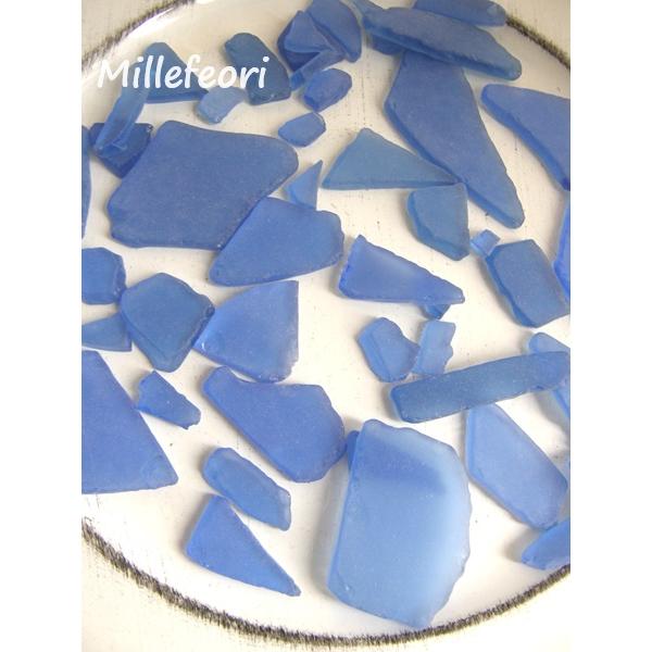 【発売日：2024年03月01日】プロ仕様の商品で、花屋さん・フラワー関係の仕事・お花のレッスンでも大活躍。サイズ：１ｃｍ程度の物から3.5ｃｍ位の物まで※シーグラスは、各袋により色や大きさのバラツキがございます。　画像は見本です。　予めご...