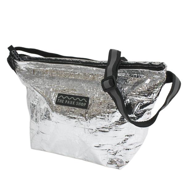 THE PARK SHOP ザ・パークショップ“ザ・パークショップ”のGARAGE PARK ポーチ・工業資材シートを使用したメタリックなポーチ・肩掛けできるショルダー付き・ショルダーは反射ストラップで夜間の視認性もUP・裏地はメッシュ仕様...