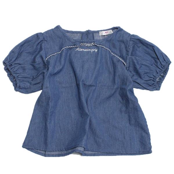 ALGY アルジー“アルジー”のチェーン付きパフブラウス・Aラインシルエットがガーリーなパフブラウス・フロントのチェーンと刺繍ロゴがポイント・薄手のデニム素材で夏場も快適な着心地・お揃いのスカート（alg218014）でセットアップも◎関連...