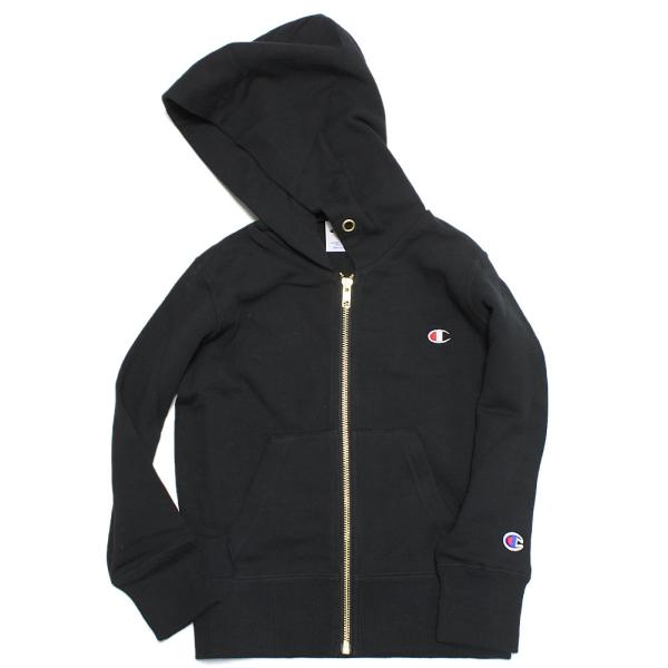 Champion KIDS チャンピオン キッズ“チャンピオン キッズ”のジップフーディースウェットシャツ・着心地のよいコットン素材を使用したパーカー・前タテは簡単に着用できるゴールドカラーのジップ仕様・胸のアイコン刺繍がポイント・サイドに...