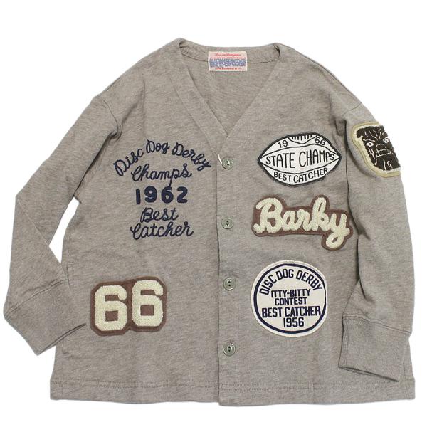 DENIM DUNGAREE デニムアンドダンガリー“デニムアンドダンガリー”のテンジク ワッペン カーディガン・大きなワッペンや刺しゅうが目を惹くカーディガン・綿素材で優しい着心地・架空のディスクドッグ競技会のカーディガンをイメージしたデ...