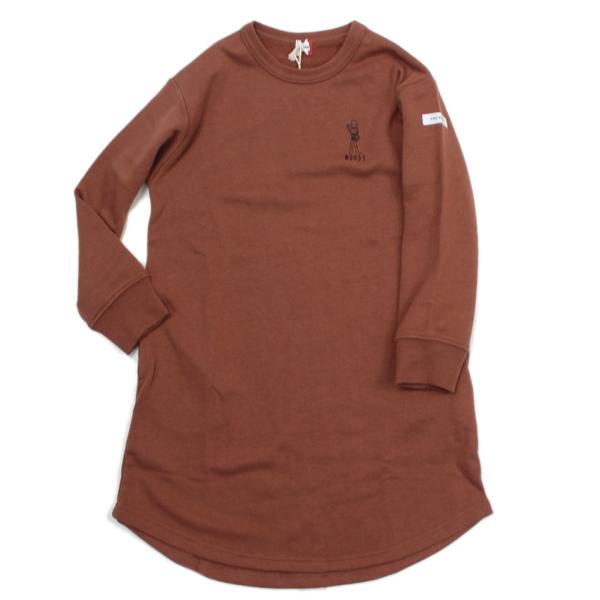 FOV フォブ“フォブ”のWoodyワンピース・ピクサーが誇る人気キャラクターのウッディが目を惹くワンピース・ゆったりシルエットで動きやすいデザインです・裾のラウンドカットもポイントに・速乾性に優れ肌触りの良さが魅力のT/C裏毛を採用※着画...