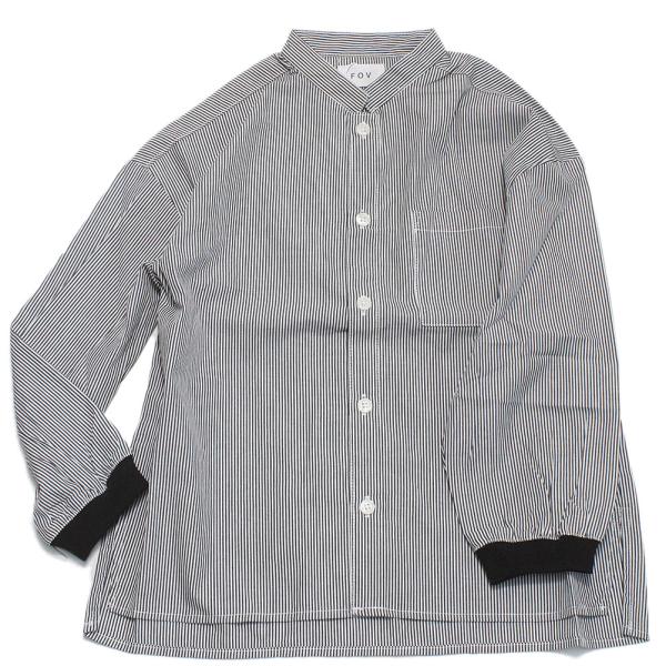 FOV フォブ“フォブ”のストライプマオカラーシャツ・爽やかなピンストライプ柄のコットンブロードシャツ・ワイドシルエットでカジュアルダウンした雰囲気・首元はすっきりとしたマオカラー・袖口はで腕まくりもしやすいリブ仕様・リブは汚れが目立ちにく...