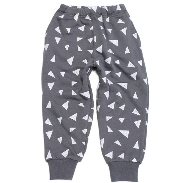 FOV フォブ“フォブ”の【FOVBOB】総柄 裾リブパンツ・総柄デザインが目をひく裾リブパンツ・柔らかな綿混素材が快適な着心地・シンプルなトップス合わせが◎・両サイドのスラッシュポケットで実用性も抜群・アジャスター付きで調節も可能【ご注意...