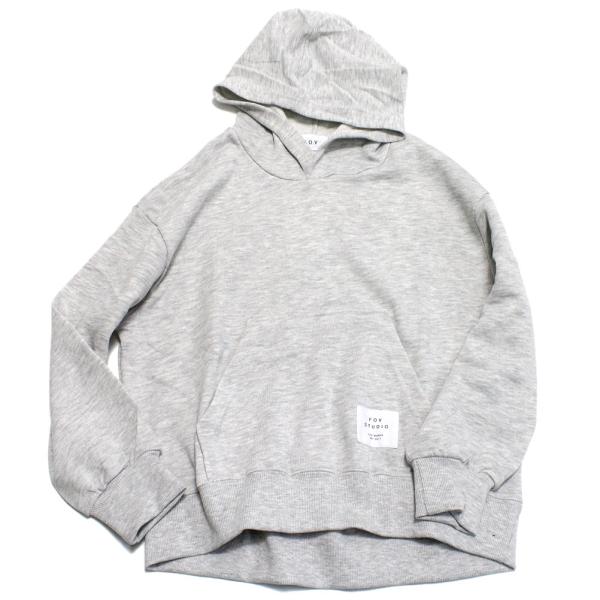 FOV フォブ“フォブ”のPLAIN パーカー・シンプルで着回しやすい無地デザイン・正面には大きなカンガルーポケットを配置・ボディはポリエステル混で滑らかな肌触り・ベーシックなカラー展開も魅力アイボリー(IV)・グリーン(GN) 113cm...