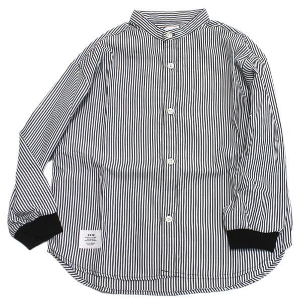 GENERATOR ジェネレーター“ジェネレーター”のストライプシャツ・清潔感のあるストライプ柄・羽織としても活躍する前開きシャツ・スタンドカラーですっきりとした印象・袖口はブラックのリブ切替で汚れが気になりにくく腕まくりも◎・カジュアルか...
