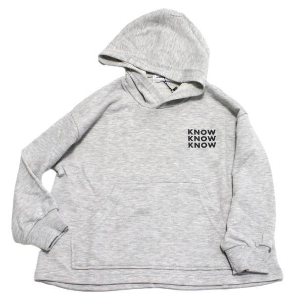 GENERATOR ジェネレーター“ジェネレーター”のKNOW パーカー・スタイリングしやすいデザイン・大きなカンガルーポケット付き・ゆったり着られるオーバーサイズシルエット・速乾性のあるポリエステル混の裏毛を採用・ロングシーズン着用できて...