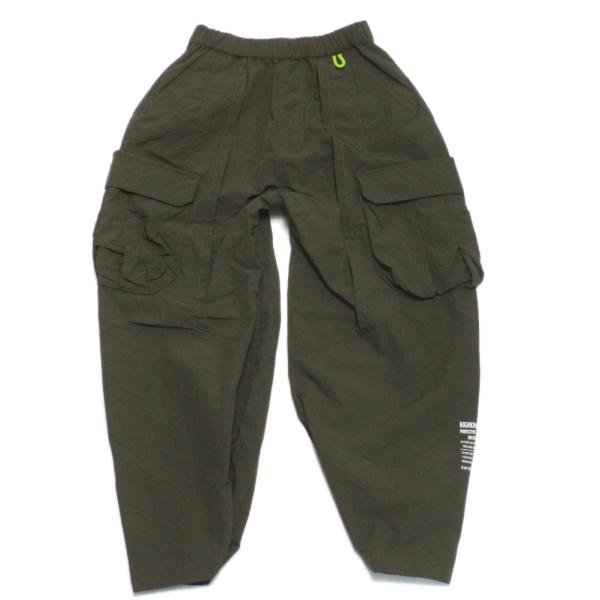 highking ハイキング“ハイキング”のcount パンツ・立体的なワイドシルエットに仕上げたカーゴパンツ・裾口にスナップボタンを搭載し、コーデに応じて裾幅を調整可能・裾幅を調整することで、見た目やシルエットが全く異なるラインを表現・デ...