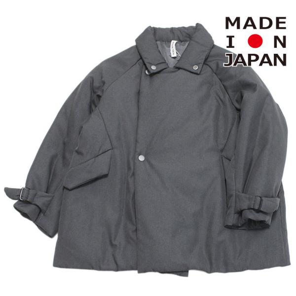 MOUN TEN. マウンテン“マウンテン”のwool like air half コート・防寒性の高い少し長めの丈・サイドにフラップポケット、大きめの内ポケット付き・中綿入りで超軽量・袖口のベルトでお好みのサイズに調節可能・深い打ち合わせ...