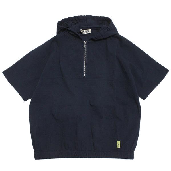 make your day メイクユアデイ“メイクユアデイ”のリップルプルオーバー・リップル素材は小さな凹凸のある素材感・通気性が良く肌に引っ付きにくい・ゆったりとしたドルマンスリーブデザイン・かぶって着用するハーフジップを採用・裾のゴムで...