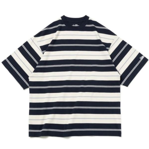 NEW ERA ニューエラ“ニューエラ”のMULTI BORDER SS OS TEE・カジュアルに着回しやすいマルチボーダーTシャツ・ボディは程よい肉感の8ozコットン素材・ゆったりとしたオーバーサイズシルエット・袖口にはフラッグロゴを刺...