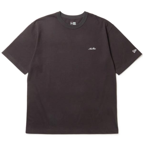 NEW ERA ニューエラ“ニューエラ”のCL SCRIPT 261SS WAS CT TEE・7.5ozのしっかりしたコットン生地を使用した半袖T・ややゆとりのあるシルエット・ウォッシュ加工によるナチュラルな風合いが魅力・洗濯を繰り返して...