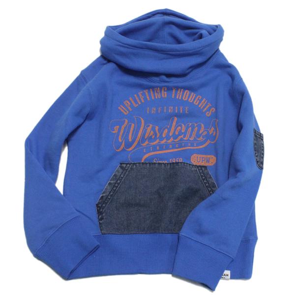 OFFICIAL TEAM オフィシャルチーム“オフィシャルチーム”のTC裏毛デニムポケットパーカー・軽やかな着心地の裏毛素材を採用・デニムのポケットがアクセントになった1着・首元はハイネック仕様に・すっきりと着れるレギュラーシルエットです...