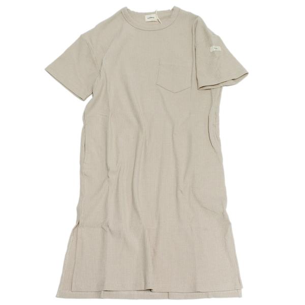 undeny. アンディニー“アンディニー”のリブスリットワンピース ・伸縮性が良く速乾性の高いテレコリブ素材を使用・胸ポケットがポイントのシンプルデザイン・深めのスリットがレイヤードにマッチ・ロング丈でリラックス感満点の1着MODEL:モ...