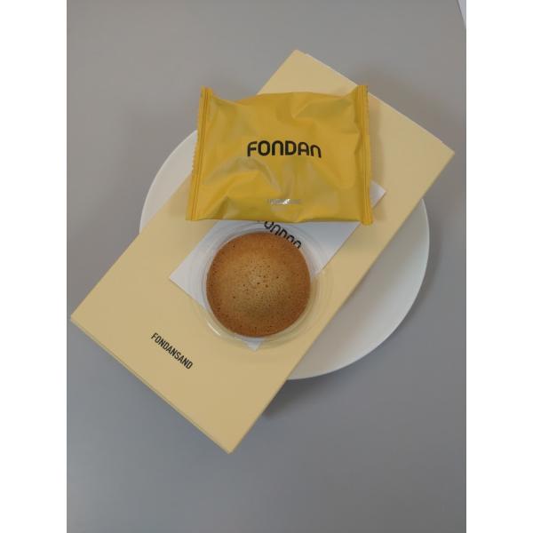 とろける生バターキャラメルを香ばしく包むラングドシャサンド軽やかさと深い余韻を持つ生バターの特性を、そのままキャラメルに映し取りました。炊き上げた後の余熱でそっと溶かし込む独自の製法が、熱に弱い繊細な風味を守ります。キャラメルを包み込むのは...