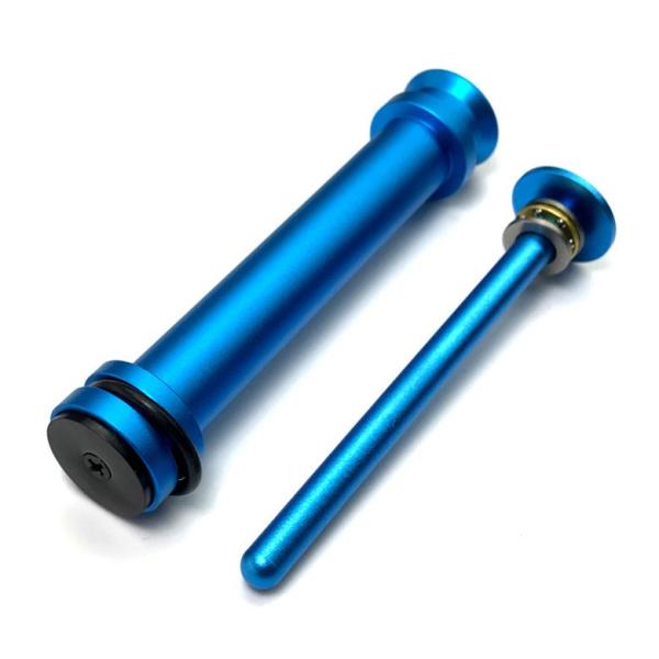 ※こちらの商品はラッピング不可となっております。マルイ純正の45度シアーに対応したアルミ製のピストンとスプリングガイドのセットです。スプリングガイドはスプリングの伸縮時に起こるよじれを解消するスラストボールベアリングが付属します。【重量】・...