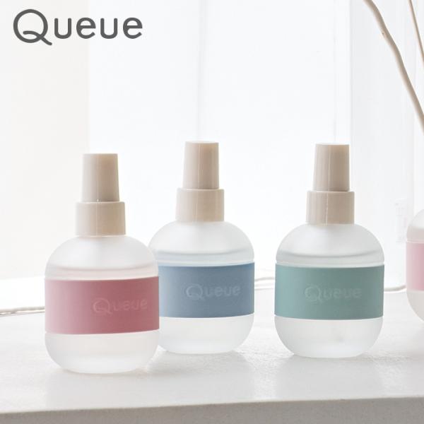 穏やかで優しい雰囲気を放つ、Queueシリーズのルームミスト●リフレッシュしたい時にプシュっと吹き付けるだけで、お部屋に落ち着く香りが広がります。●フロスト調のガラス素材にマットシリコンバンドがおしゃれなボトル異素材の組み合わせがクセになる...