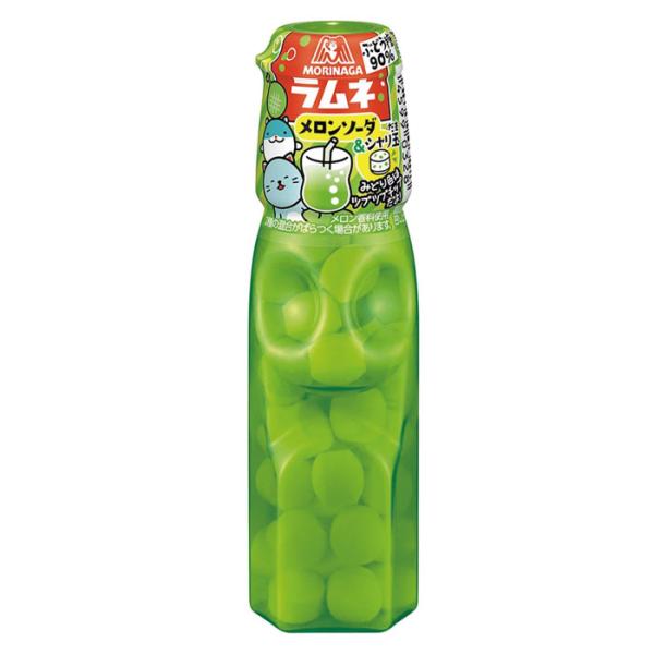 森永製菓の「ラムネ メロンソーダ＆シャリ玉」は、炭酸のラムネ飲料をイメージしたシュワっとした食感と爽やかな味わいが楽しめるラムネ菓子です。メロンソーダ味のラムネと、食感が楽しいシャリ玉の2種類を楽しめるのがポイント。小容量の27gで、ちょっ...