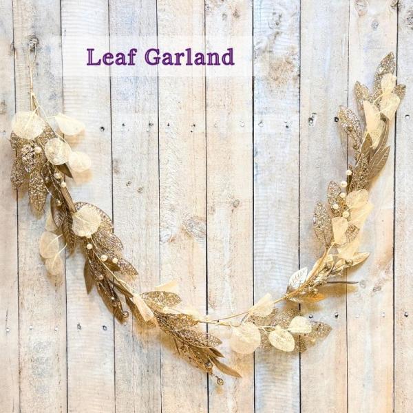 123ｃｍグリッターリーフガーランド　ゴールド華やかさと高級感を演出する「ゴールドリーフ ガーランド」。繊細なリーフデザインにラメをあしらい、光が当たるたびにキラキラと輝き、お部屋やイベント空間を華やかに彩ります。長さは約123cmと存在感...
