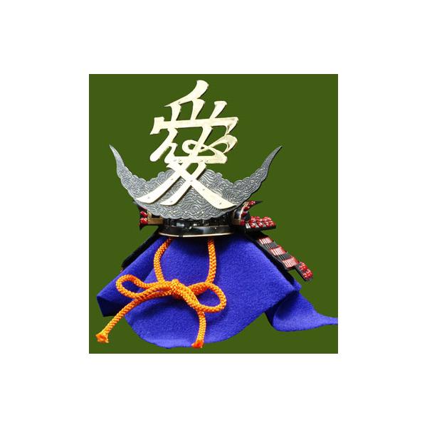 ※画像はイメージです希代の名武将たちの鎧兜を1/4スケールでモデル化した『名将兜シリーズ』です。各部にメッキパーツを使用しているため、豪華でなおかつ作り甲斐があります。完成後も、かさばらない大きさなのも嬉しいキットです。ユニークな兜から派手...