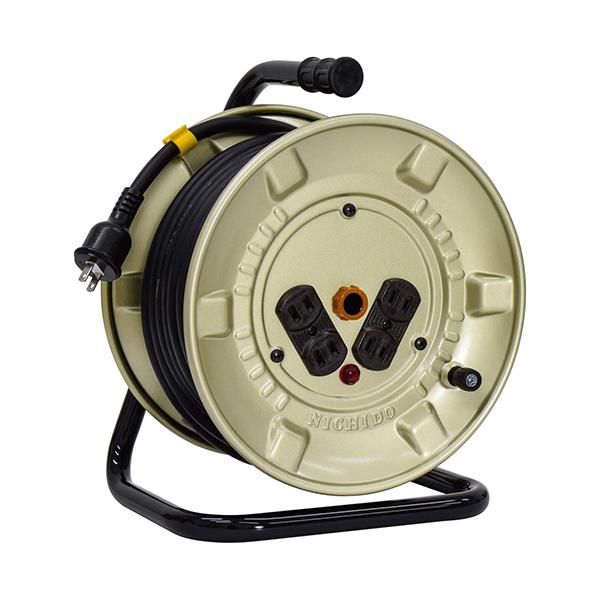 【取寄品】スッキリ巻取り収納の電工ドラム、電圧ドロップの少ない極太電線3.5mm2です。■用途屋内型の電工ドラム。■機能屋内型です。入力プラグは2Pプラグです。電圧ドロップの少ない極太電線3.5mm?仕様です。■仕様電線：SVCT3.5mm...