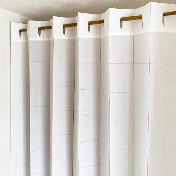 「商品情報」レース素材のアコーディオンカーテンはお部屋の目隠し、間仕切りだけでなく冷暖房の効率をUPするecoな商品です。夏場は部屋の外の熱気をさえぎり、冬場は冷気を遮断しお部屋の空調を外に逃げないようにします。使わないときは10cm程度に...