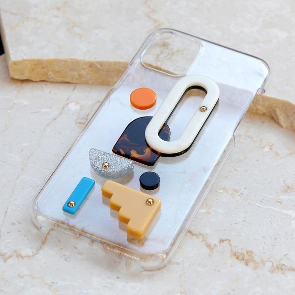 iPhone専用のハードケースです。丸、三角、長方形、様々な組み合わせや配置、色使いにこだわったiPhoneケースです。思わず触りたくなるような、独特な質感と凹凸は1点1点職人によって手作りで作られています。手が痛くならないように角を落とし...