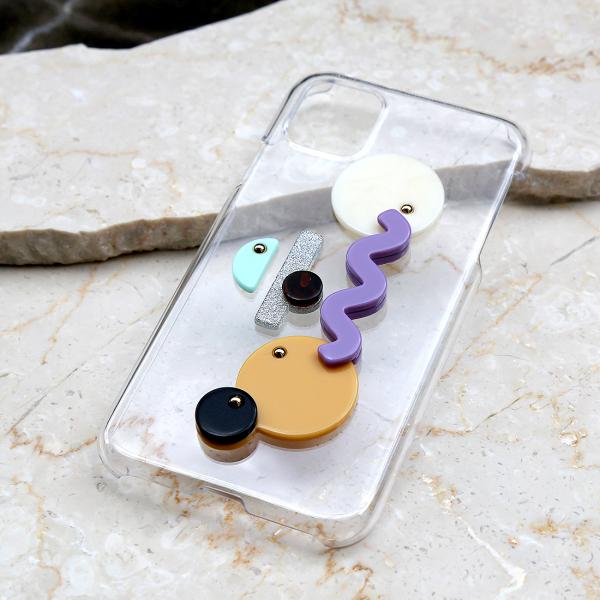 iPhone専用のハードケースです。丸、三角、長方形、様々な組み合わせや配置、色使いにこだわったiPhoneケースです。思わず触りたくなるような、独特な質感と凹凸は1点1点職人によって手作りで作られています。手が痛くならないように角を落とし...