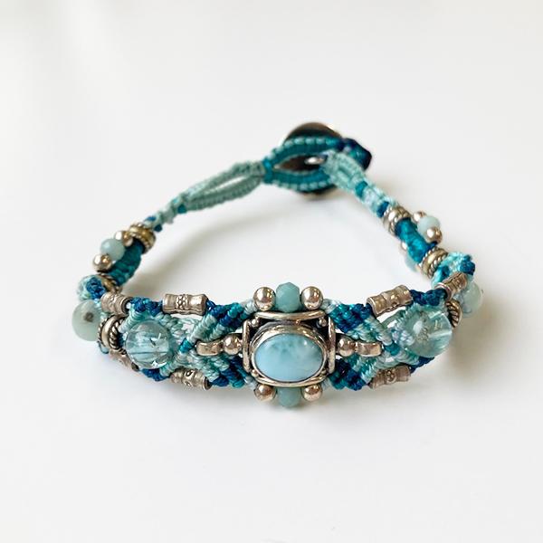 【商品名】【イーシャ・エラフィ/Isha Elafi】ラリマーブレスレット【素　材】ラリマー、アクアマリン、クオーツ他【サイズ】内径約145〜165ミリ×幅最大部 約17ミリ【メーカー】isha elafi Nomadic Knotwork...