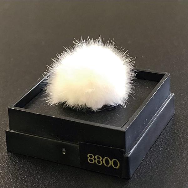 オーケン石（オケナイト）そのふわふわとした見た目からラビットテール（ウサギの尻尾）と呼ばれる鉱物です。非常に脆い石ですのでお取り扱いにはご注意ください。100円硬貨は商品に含まれません。レターパックでの発送となります。【商品名】オーケン石（...