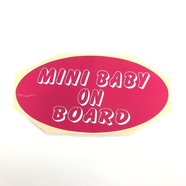 クラシックミニやBMW　MINIに合うベイビーオンボードのステッカーシールです。ピンク色の楕円形。表貼りのステッカーです。11.8cm×10.5cm