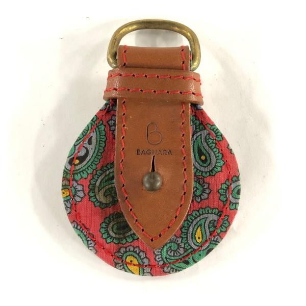 5.6cm×9cmこちらは古いものです。写真のものが現品です。Ferrari Vintage Key Ring Keychain