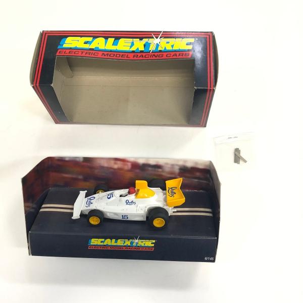 SCALEXTRIC　フェラーリ　312T　F1　です。スロットカーで大変レアです。紙箱に本来ついているクリアパッケージが欠損しています。ご了承ください。箱に、細かなキズ、色あせなどの経年劣化があります。写真のものが現品となります。量産品に...