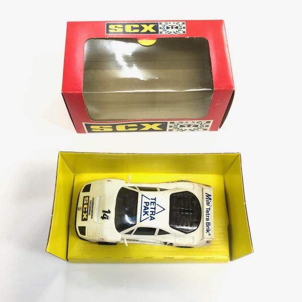 SCALEXTRIC　フェラーリ　F40　です。リミテッドエディションで、未走行です。1000個限定のシリアルナンバー0887古いものなので、箱、クリアケースに痛みがあります。ミニカーにも汚れ有。写真のものが現品となります。量産品に関しまし...