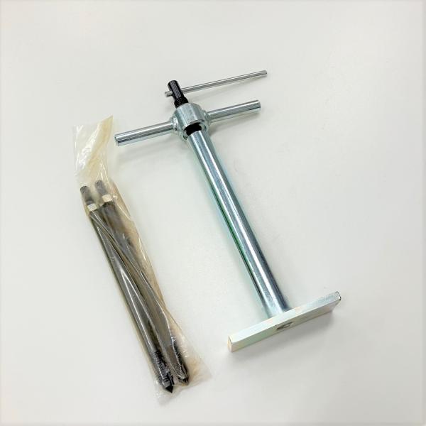 ローバーミニの、フロントのラバーコーンを取り外しする場合にラバーコーンを圧縮して支えておく専用工具です。説明書は英語表記です。Rover Mini Suspension Cone ompressor With Dual Thread Tool