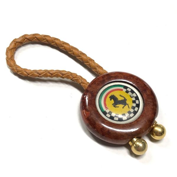 マホガニーの1980年代イタリア製 サイズ：35mmデットストック品です。ご了承ください。写真のものが現品です。裏にマークはありません。Ferrari Vintage Key Ring Keychain Wood