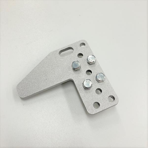 ローバーミニのシートの位置を純正よりも後にするスペーサーです。シート左右のスティーに挟みこむことによって、お好きな位置にする事が可能になります。アルミ製です。Rover Mini Seat Adjuster Brackets Pair