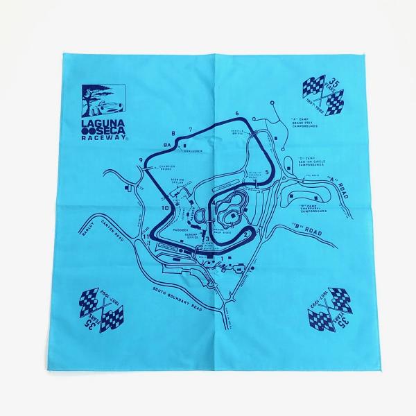 ラグナ・セカのコースが描かれたバンダナです。54cm×55cm裏は無地です。お弁当を包んだり、ワンちゃんの首に巻いたり、壁に止めてインテリアにもできます。Bandana Laguna Seca Raceway Print Blue Vint...