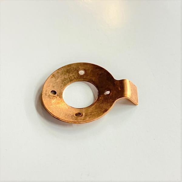 デフピニオンギアスラストワッシャーです。つばの付いた新しいデフ用となります。1つのデフに2枚使用します。価格は1点分です。Rover Mini Diff Spider Gear Thrust Washer Single