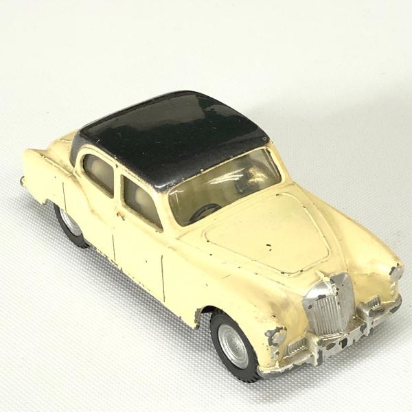 SPOT-ON　1/42　ARMSTRONG SIDDELEY SAPPHIRE　です。英国製です。4.5cm×4cm×11cmタイヤが回ります。箱は付属しません。キズ多数、色あせなどの経年劣化があります。写真のものが現品となります。量産品...