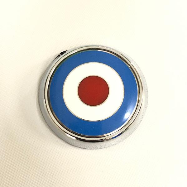 クラシックミニ適応の丸型タイプのボンネットエンブレムです。 センターのターゲットモチーフは七宝です。 貼り付けは両面テープで貼り付けるだけです。 5.5cm×5.3cmClassic Mini Round Bonnet Front Hood...