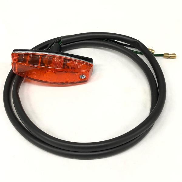 LUCAS製のリプロタイプのサイドマーカーレンズです。ローバーミニMK3やHLなどに使用されていたタイプです。汎用品なので他にも色々と使い道があるのではないでしょうか。  もちろんクラシックミニにもご利用可能です。価格は1点分のものです。※...