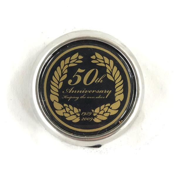 クラシックミニの丸型タイプのボンネットエンブレムです。 生誕50周年記念のデザインセンターのモチーフはステッカーです。 貼り付けは両面テープで貼り付けるだけです。 5.5cm×5.3cmClassic Mini Round Bonnet F...